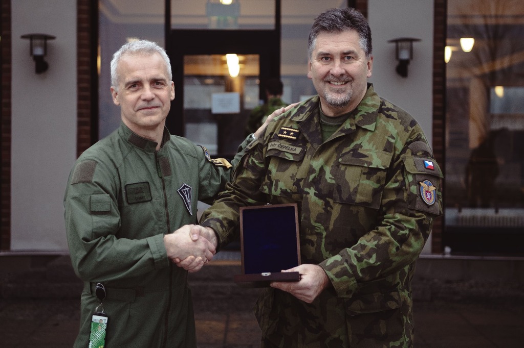 Čeští stíhači budou pro NATO nepostradatelní. Jako jediní budou ...